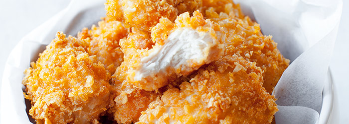 Pieczone nuggetsy z kurczaka w płatkach kukurydzianych | Kwestia Smaku