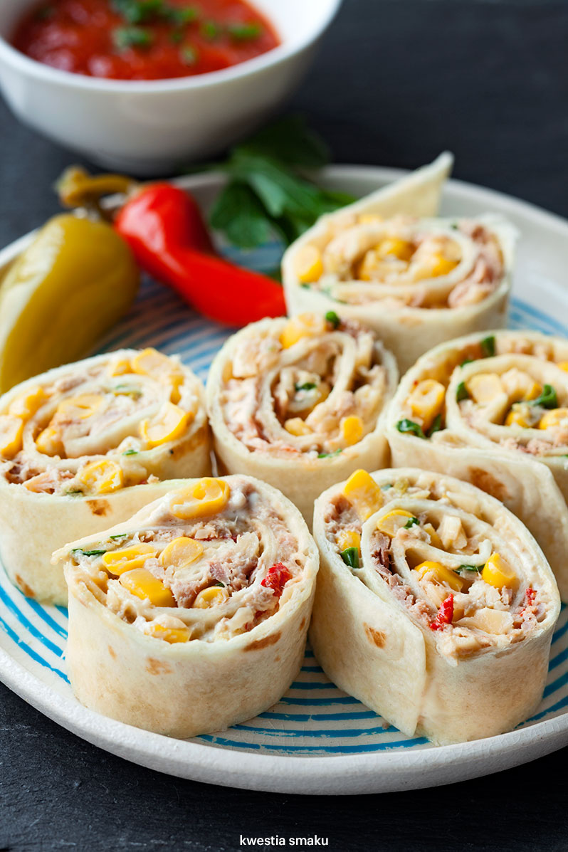 Roladki z tortilli z tuńczykiem i kukurydzą | Kwestia Smaku