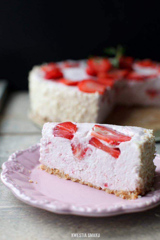 Sernik na zimno z truskawkami | Kwestia Smaku